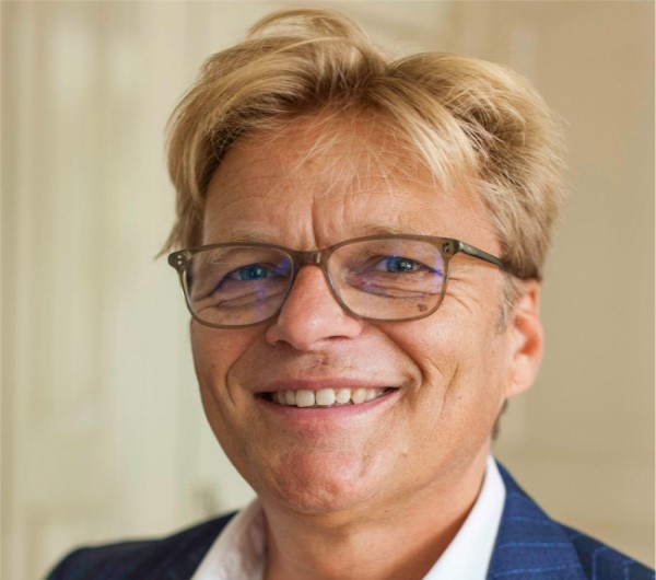 Luuc Jonker: Een Visionaire Leider die het Dudok Architectuur Centrum ...
